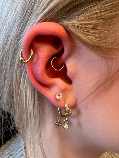 Medische Daith piercing in Heerlen - Rhea Victoria